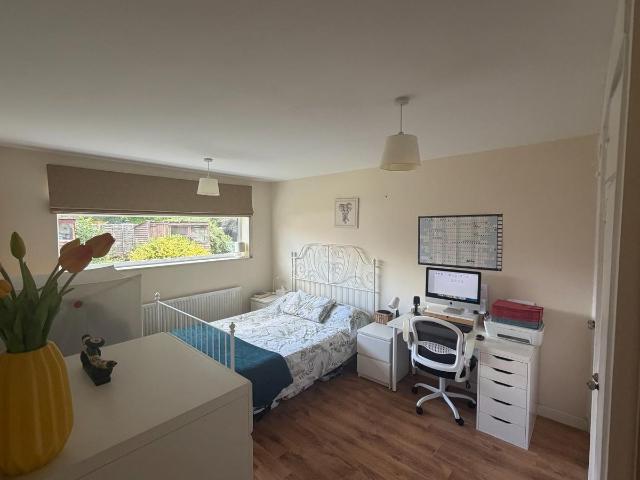 Lismore Close, Isleworth TW7, 2 bed flat to rent, £1,795 pcm | PrimeLocation