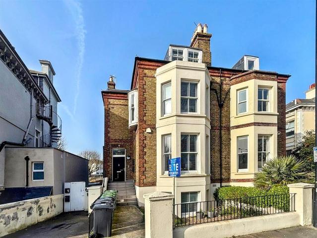 Lismore Road, Eastbourne BN21, 1 bed flat to rent, £900 pcm | PrimeLocation