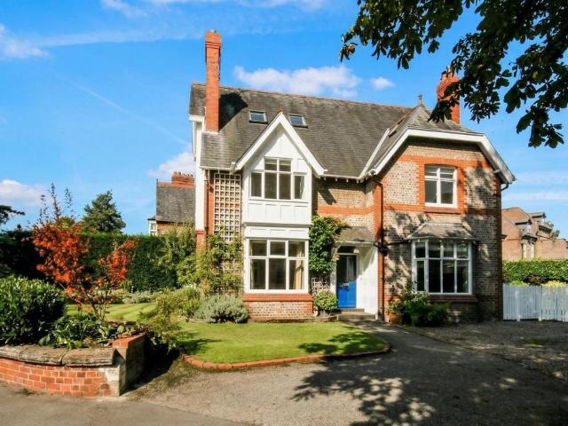 Lisson Grove, Hale 5 bed detached house to rent £4,500 pcm £1,038 pw