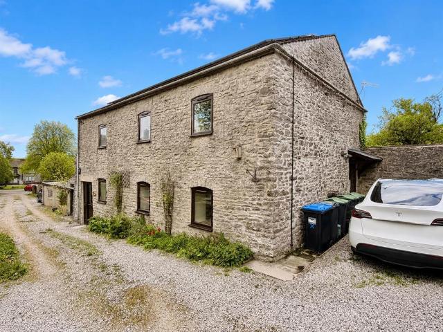 Litton, Derbyshire 3 bed cottage to rent £1,275 pcm £294 pw