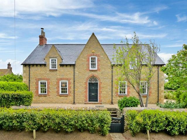 Little Coxwell, Faringdon. 4 bed detached house to rent £3,650 pcm £842 pw