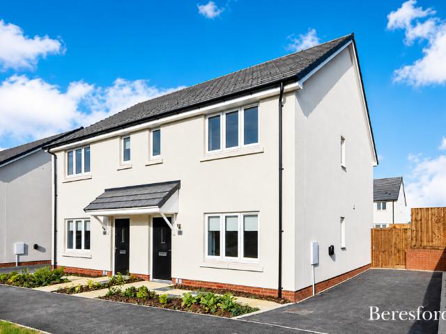 Little Clobbs Mead, Little Dunmow, CM6 3 bed semi detached house to rent £2,100 pcm £485 pw