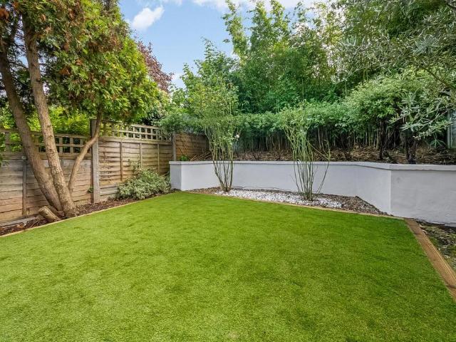 Little Bornes, Dulwich, SE21 3 bed terraced house to rent £3,750 pcm £865 pw