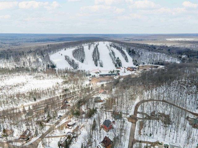 Little Bear Rd, Iron River, MI 49935