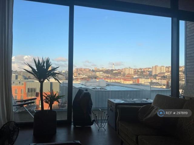 Little Bishop Street, Bristol, BS2 2 bed penthouse to rent £1,800 pcm £415 pw