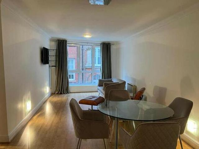 Little Britain, London, 2 Bedroom Apartment
