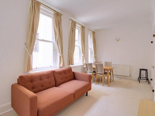 Little Britain, London EC1A 1 bed apartment to rent £2,200 pcm £508 pw