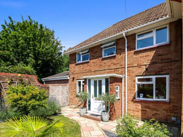Little Graylings, Abbots Langley, WD5 4 bed end of terrace house to rent £2,700 pcm £623 pw