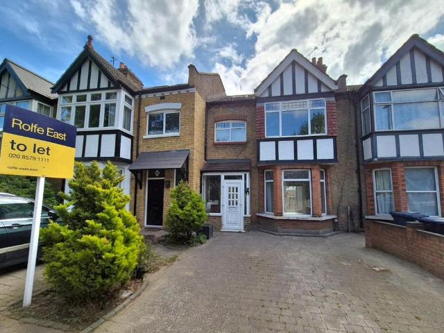 Little Ealing Lane, Ealing 4 bed house to rent £3,000 pcm £692 pw