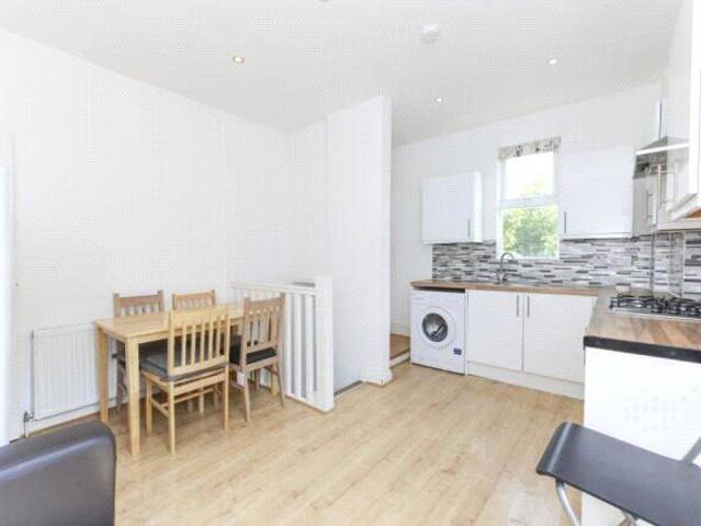 Little Ealing Lane, London W5 4 bed maisonette to rent £3,500 pcm £808 pw