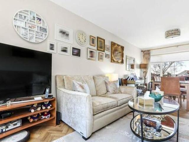 Little Elms, Harlington, 2 Bedroom Flat