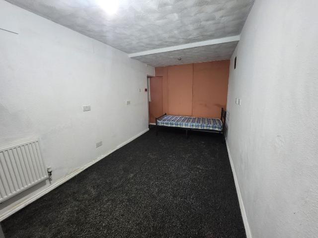 Little Horton Lane BD5, Room to rent, £500 pcm | PrimeLocation