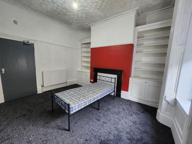 Little Horton Lane BD5, Room to rent, £525 pcm | PrimeLocation