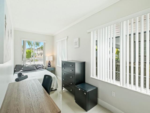 LITTLE HAVANA Affordable Luxury ALL Bedrooms have their own TV!