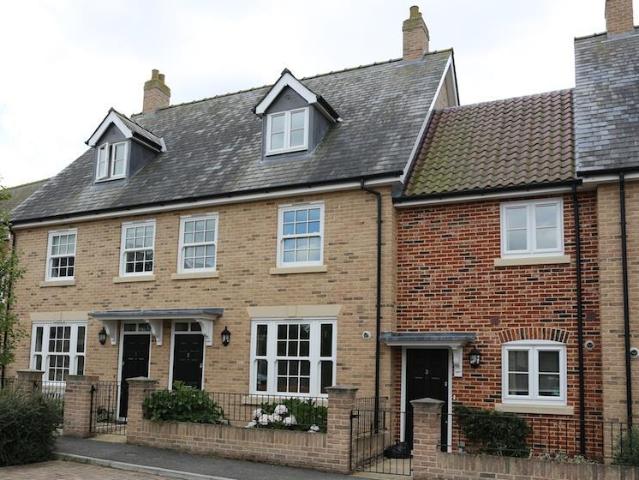 Little London Gardens, Ely CB6 4 bed townhouse to rent £1,695 pcm £391 pw