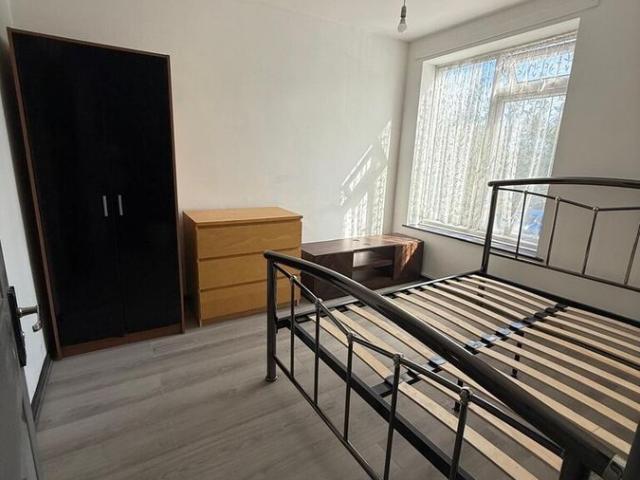 Little Lullaway, Basildon SS15, Room to rent, £628 pcm | PrimeLocation