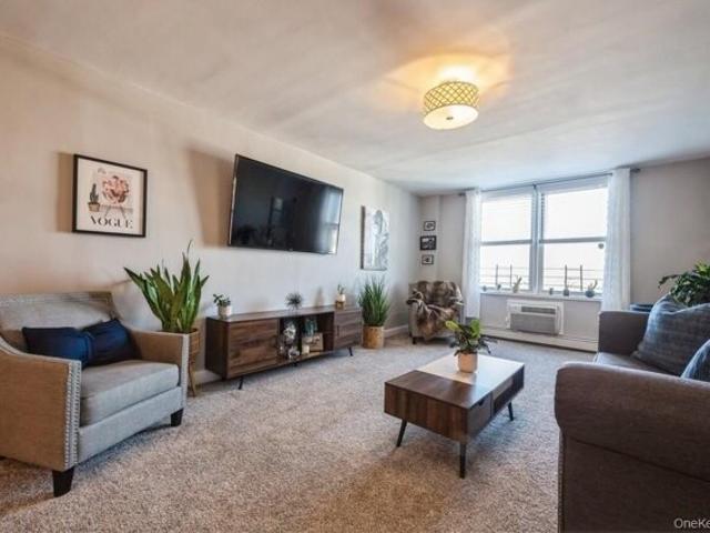 Little Neck Pkwy Unit M, Little Neck, Property For Sale