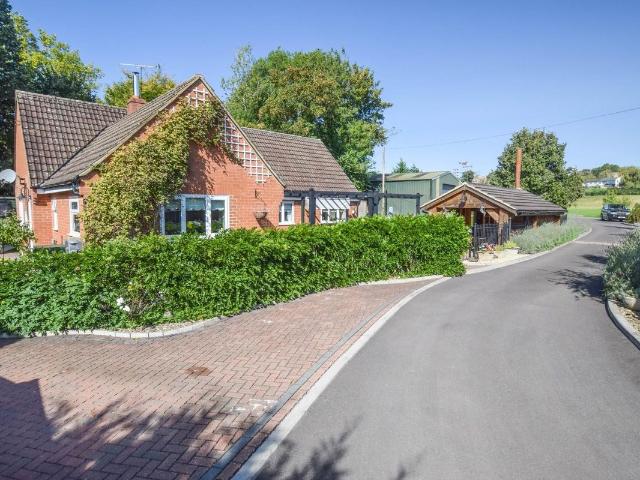 Little Somerford, Chippenham SN15, 4 bed detached bungalow to rent, £1,800 pcm | PrimeLocation