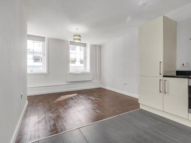 Little Somerset Street, London E1 2 bed flat to rent £2,500 pcm £577 pw