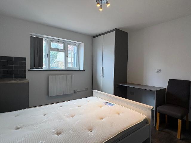Little Road, Hayes UB3, Room to rent, £1,100 pcm | PrimeLocation