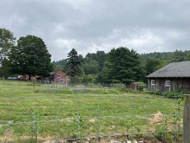 Little Rest Rd, Brimfield, Farm House For