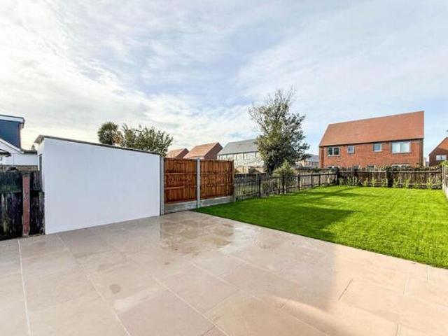 Little Wakering Road, Great Wakering, 3 Bedroom Semi detached