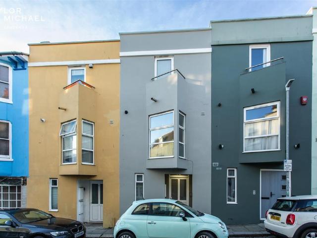 Little Western Street, Hove 5 bed terraced house to rent £3,142 pcm £725 pw
