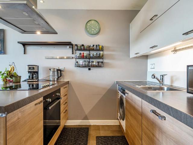 Little Thames Walk, Atrium Heights, SE8 2 bed flat to rent £2,500 pcm £577 pw