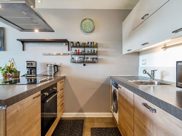 Little Thames Walk, Atrium Heights SE8, 2 bed flat to rent, £2,500 pcm | PrimeLocation