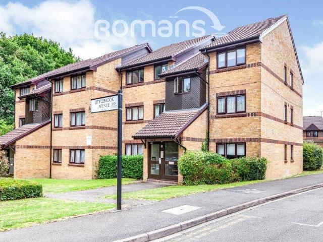 Littlebrook Avenue, Slough, SL2 2 bed flat to rent £1,450 pcm £335 pw
