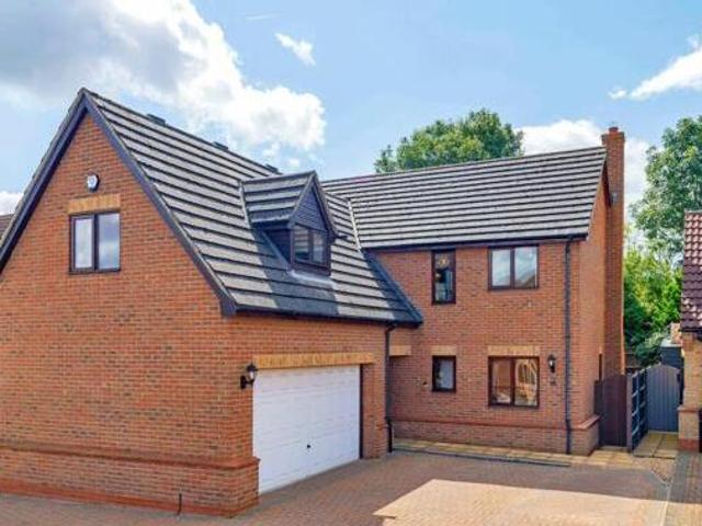 Littlebury Close, Stotfold, 5 Bedroom Detached