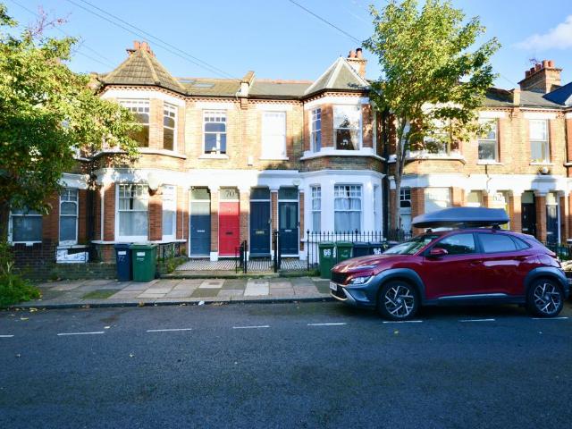 Littlebury Road, London SW4 1 bed flat to rent £2,200 pcm £508 pw