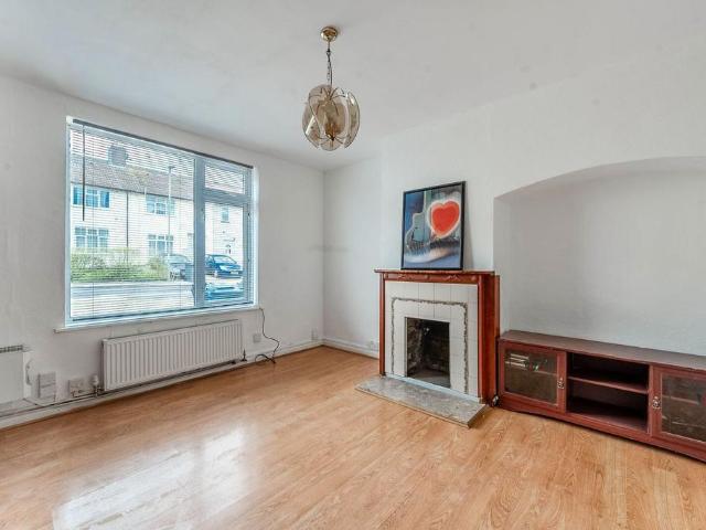 Littlefield Road, Edgware, HA8 2 bed semi detached house to rent £2,145 pcm £495 pw