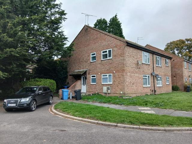 Littlemead Close, Poole BH17 2 bed flat to rent £1,050 pcm £242 pw