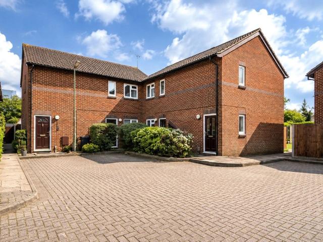 Littlemead, Goldsworth Park, Woking, Surrey GU21, 1 bed maisonette to rent, £1,150 pcm | PrimeLocation