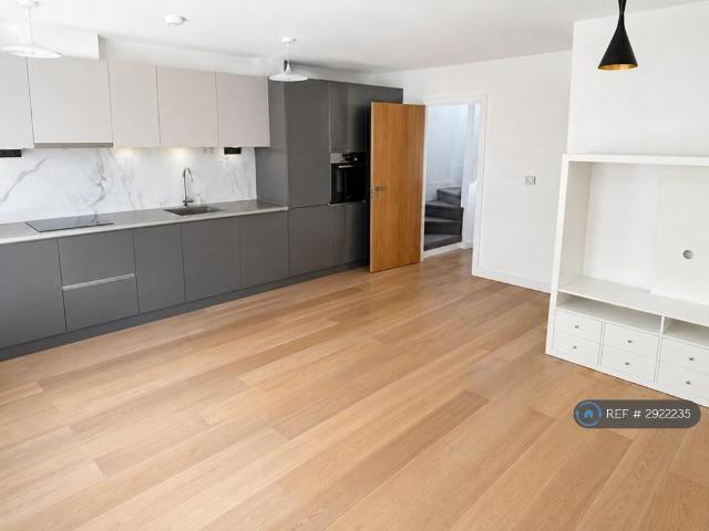 Lita House, London, SE25 3 bed flat to rent £2,200 pcm £508 pw