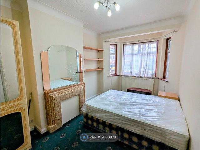Litchfield Avenue, London E15, Room to rent, £850 pcm | PrimeLocation