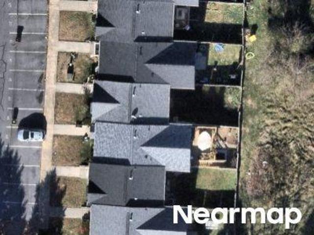 Litchfield Ln E