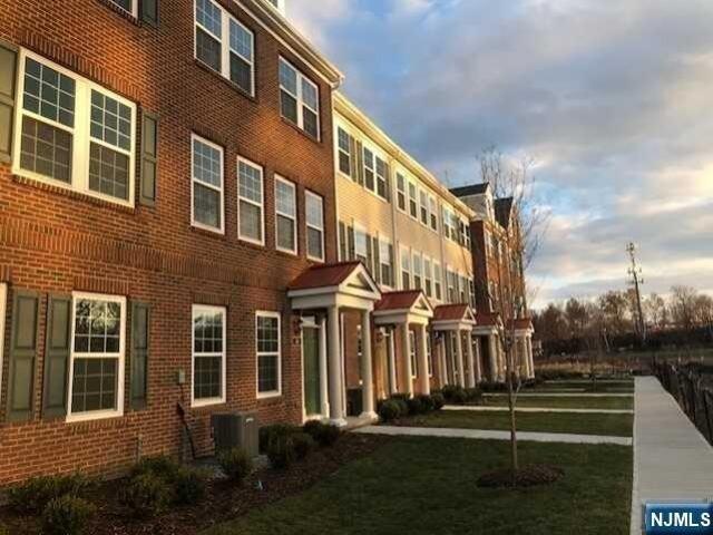 Litchfield Ln Unit,fair Lawn, Home For Sale