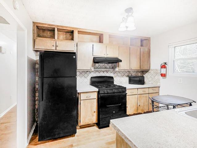 Lithonia Home, a 8 minute walk to transit stop Pan