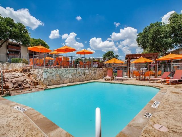 Liv on the Green Apartment Homes 1 Bedroom Apartment for Rent at 811 Ne Green Oaks Blvd, Arlington, TX 76006