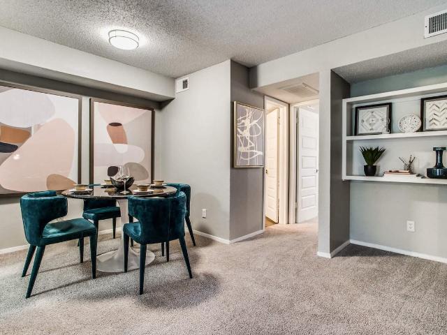 Liv on the Green Apartment Homes 2 Bedroom Apartment for Rent at 811 Ne Green Oaks Blvd, Arlington, TX 76006