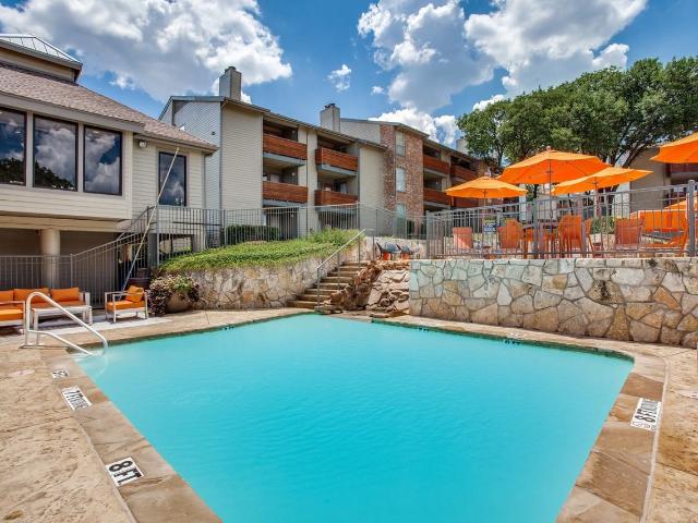 Liv on the Green Apartment Homes 2 Bedroom Apartment for Rent at 811 Ne Green Oaks Blvd, Arlington, TX 76006