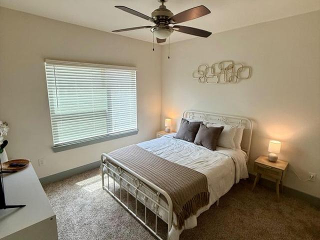 Live near Downtown Dallas