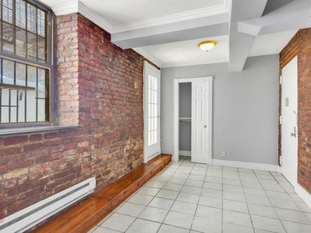 Live on E 14th St w/ Laundry In Unit | Pets Welcom