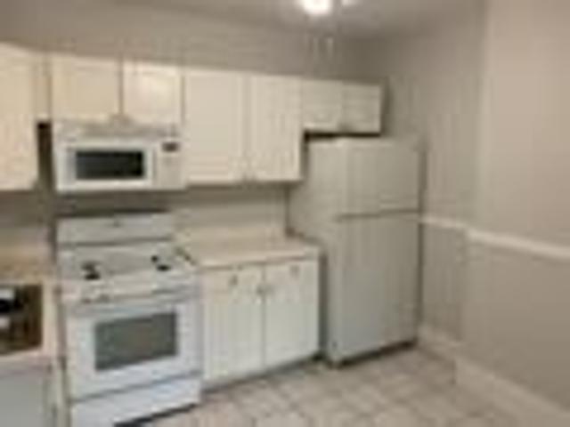 Live On The Lake. Gorgeous 1BB Apt Direct Lake Vi