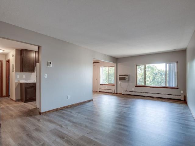 Live at The Oaks of West Saint Paul | Spacious & Comfortable Living 1 Bedroom Apartment for Rent at 177 Thompson Ave E, West St Paul, MN 55118