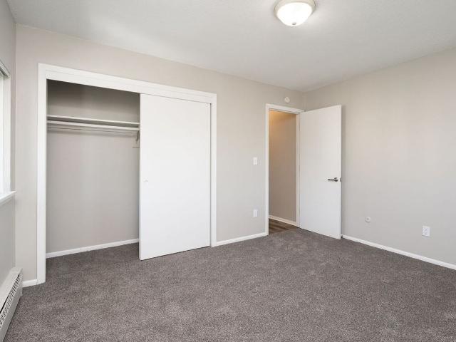 Live at The Oaks of West Saint Paul | Spacious & Comfortable Living 1 Bedroom Apartment for Rent at 177 Thompson Ave E, West St Paul, MN 55118