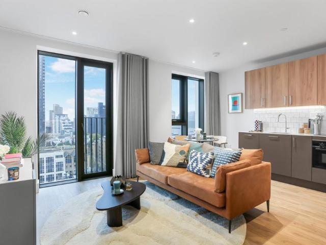 Live at Vertus’ newest Canary Wharf address: fully furnished studios with a gym, reformer Pilates studio, co working spaces and, lounges for modern living