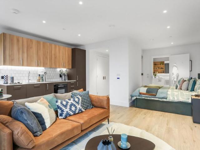 Live at Vertus’ newest Canary Wharf address: spacious, fully furnished studio apartments with a gym, reformer Pilates studio, co working spaces and lounges for modern living